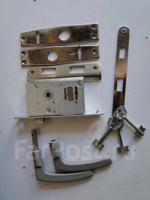 Замок на дверь, б/у, в наличии. Цена: 200₽ во Владивостоке