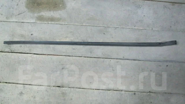 Молдинг лобового стекла L VW Passat B5 в Калуге
