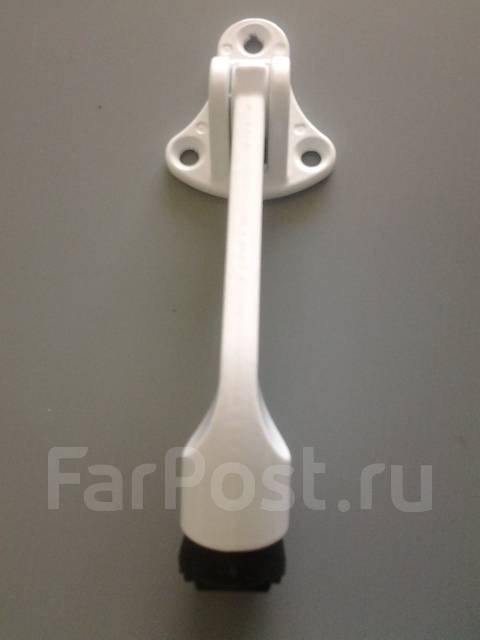 Фиксатор-ножка для пластиковой двери, новый, в наличии. Цена: 650₽ во ...