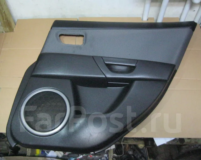 Обшивка задней R двери Mazda 3 седан 07г в Калуге