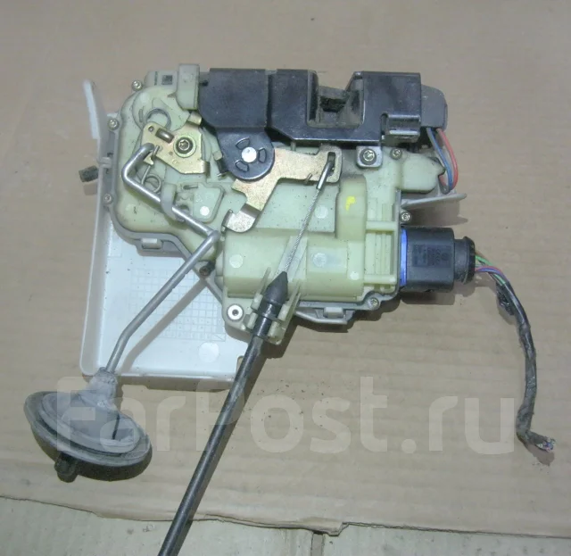 Замок двери передней R VW Transporter T4 в Калуге