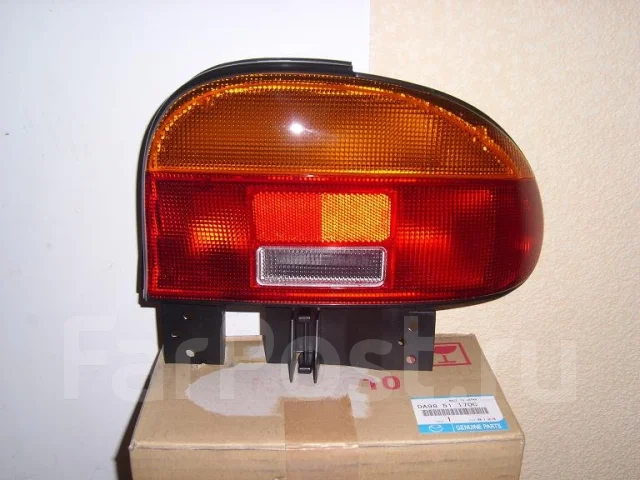 Фонарь задний правый Mazda 121 1993 в Москве