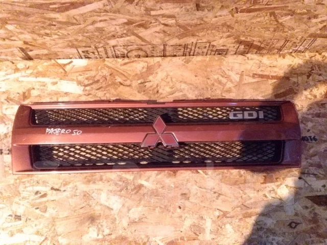 Решетка радиатора Mitsubishi Pajero iO H77W, H72W, H62W, H67W в Москве