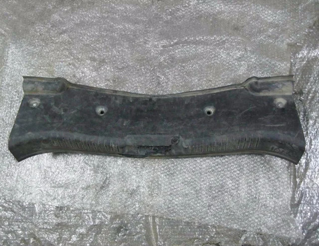 Накладка багажника центральная Ford Mondeo 4 в Калуге
