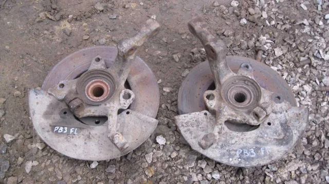 Кулак поворотный L/R VW Passat B3 1.8 в Калуге