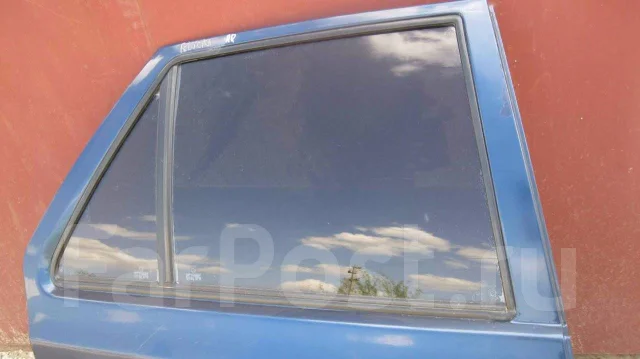 Стекло задней R двери Skoda Felicia в Калуге