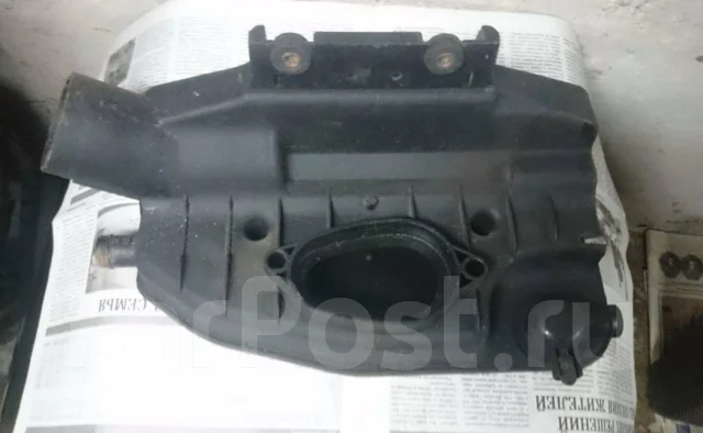 Резонатор воздушного фильтра 2.6v6 audi 100 c4 078129951H в Москве