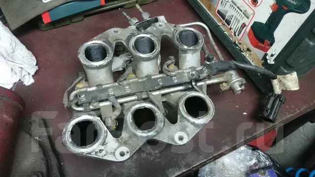 Коллектор впускной x25xe Opel Omega B 90412612 в Москве