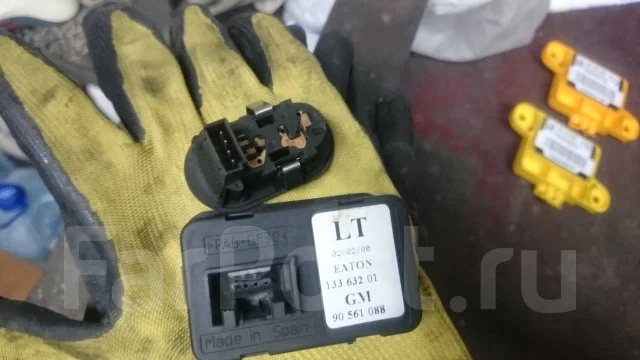 Блок управления стеклоподъемниками Opel Astra G 90561088 в Москве