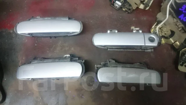 Ручка двери Audi A6C5 наружняя цвет серебро в Москве