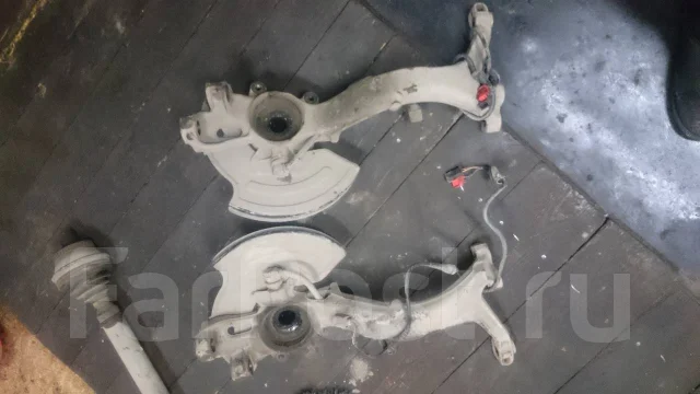 Кулак поворотный 2.5TDi Audi A6C5 правый 8D0407258AM в Москве