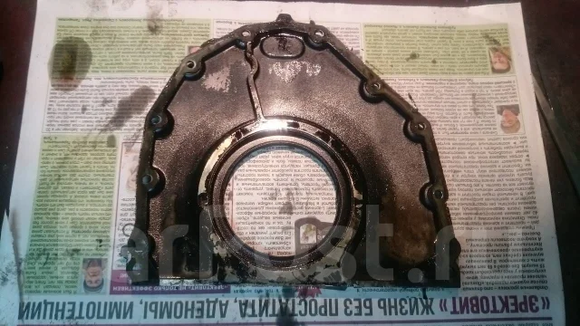 Крышка коленвала задняя AKE BFC AYM Audi A6C5 A4B6 Passat B5 Superb в Москве