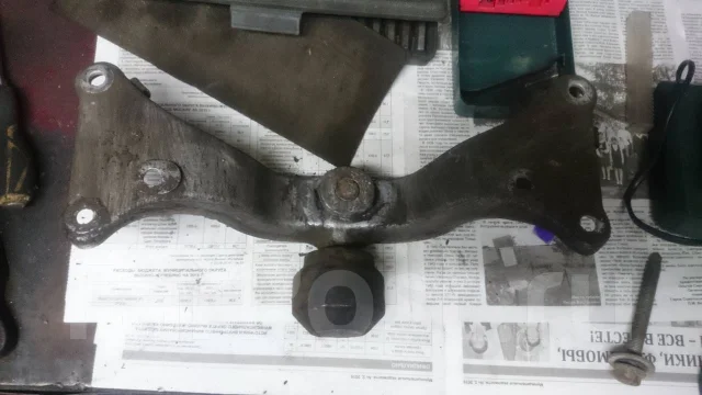 Опора кпп кронштейн акпп BMW E38 в Москве