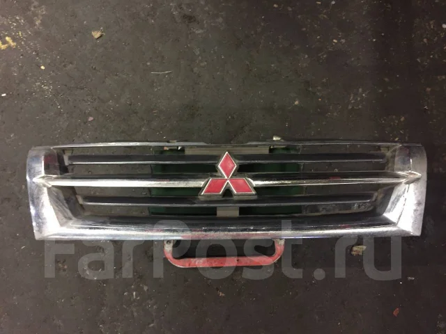 Решетка радиатора Mitsubishi Pajero 3 в Москве