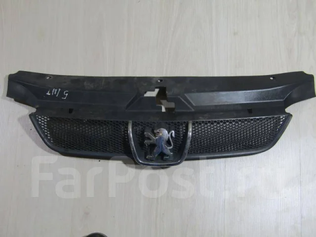 Решетка радиатора Peugeot 406 в Москве