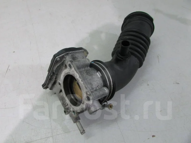 Заслонка дроссельная c патрубком toyota corolla e150 06-13 б/у 22030 в Москве