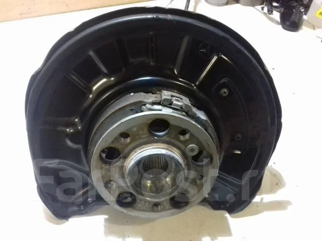 Кулак задний правый Mercedes W204 в Москве