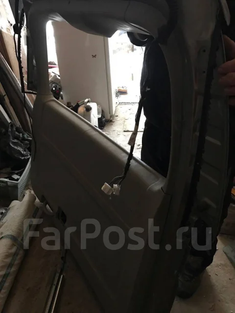 Дверь багажника Nissan Elgrand E51 в Москве