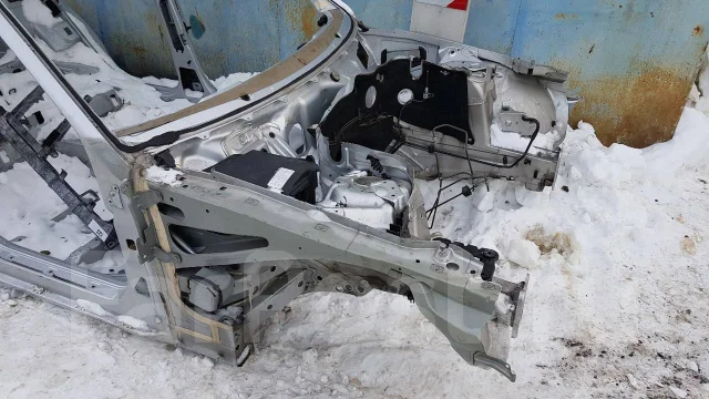 Лонжерон правый Mercedes W211 в Москве