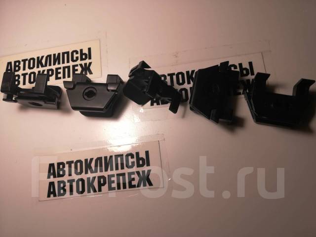 Клипса, крепёж бампера к подкрылку Toyota 53879-30050 47749-30030 ...