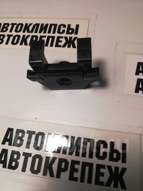 Клипса, крепёж бампера к подкрылку Toyota 53879-30050 47749-30030 ...