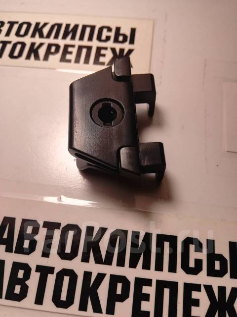 Клипса, крепёж бампера к подкрылку Toyota 53879-30050 47749-30030 ...