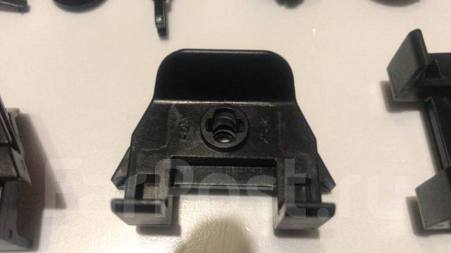 Клипса, крепёж бампера к подкрылку Toyota 53879-30050 47749-30030 ...