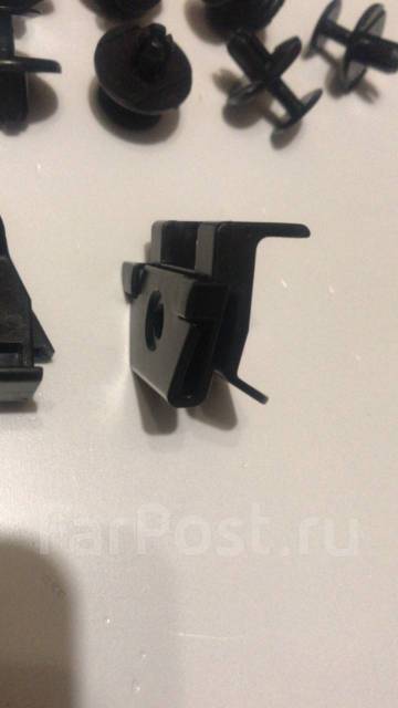 Клипса, крепёж бампера к подкрылку Toyota 53879-30050 47749-30030 ...