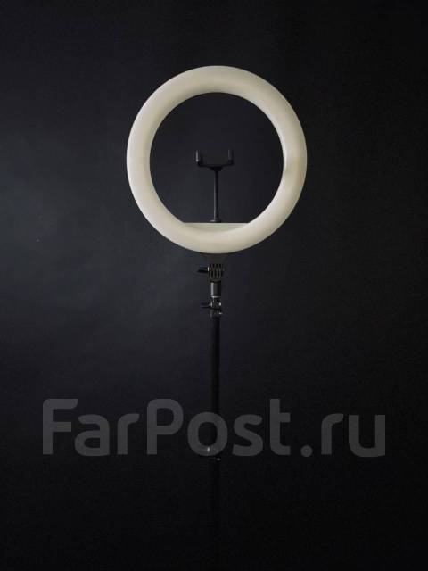 Кольцевая лампа 36см для визажистов, новый, в наличии. Цена: 3 990₽ во ...