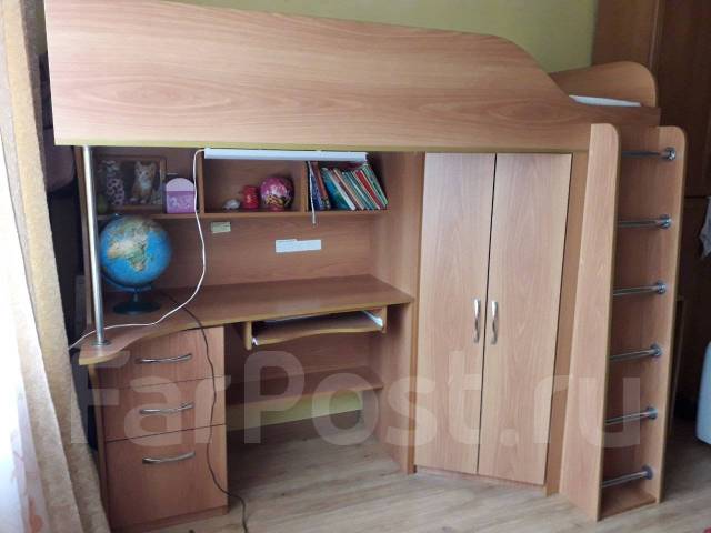 Кровать - чердак, б/у, в наличии. Цена: 15 000₽ во Владивостоке