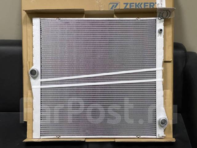 Радиатор охлаждения двигателя BMW X5 E70 17117585036 купить в ...