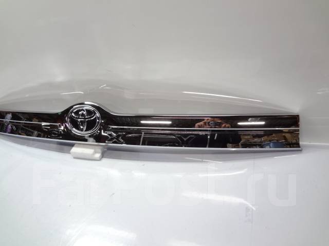 Накладка задней двери Toyota VOXY ZRR80G 76801-28490. 76811-28290 ...