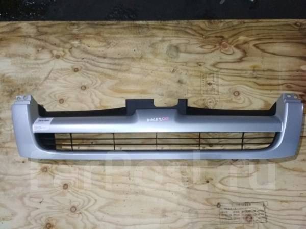 Решетка Toyota Hiace KDH200, передняя купить во Владивостоке по цене ...