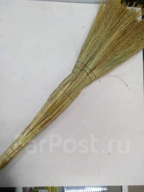 Веник пластмассовый с длинной ручкой, новый, в наличии. Цена: 420₽ во ...
