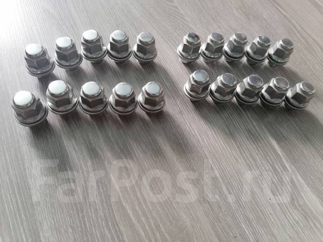 Гайки на колёса автомобильные Тойота, б/у, в наличии. Цена: 200₽ во ...