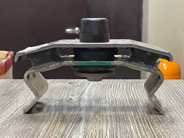 Опора КПП задняя VW Amarok VAG 2H6399151A купить в Хабаровске по цене ...