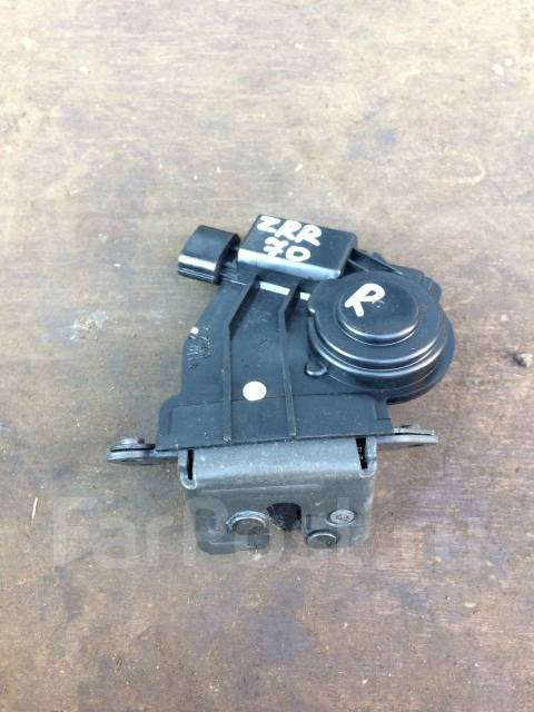 Замок двери багажника Toyota Noah ZRR70 купить в Иркутске по цене: 2 ...