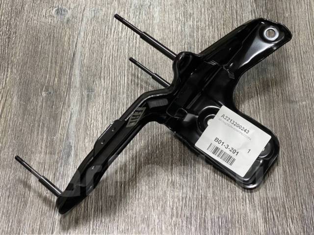 Кронштейн компрессора подвески Mercedes S/CL W221/216 A2213200243 ...