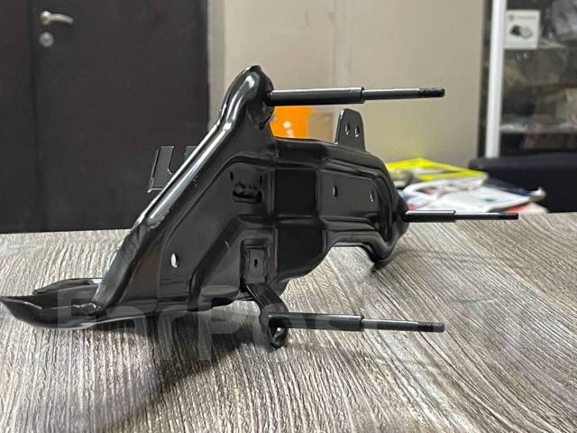 Кронштейн компрессора подвески Mercedes S/CL W221/216 A2213200243 ...