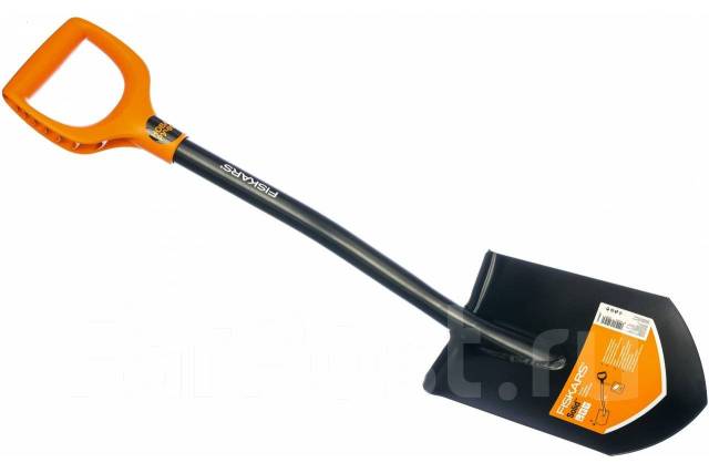 Лопата Fiskars Solid (Plantic Terra) для автомобилиста с металлическим, новый, в наличии. Цена ...