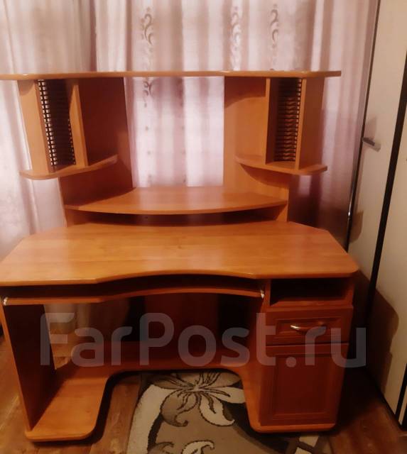 Продам компьютерный стол - Мебель в Комсомольске-на-Амуре