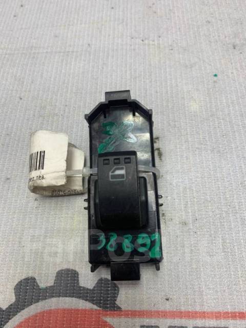 Кнопка стеклоподъемника Toyota Passo 84810B1010 KGC10, передняя левая ...