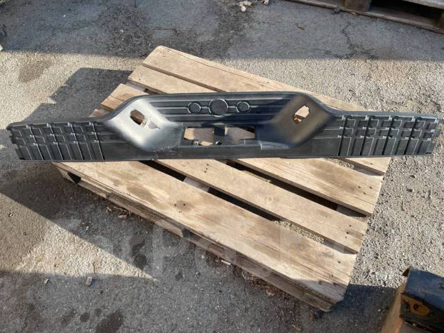 Накладка на бампер Toyota Tundra 2007-2013 купить во Владивостоке по ...