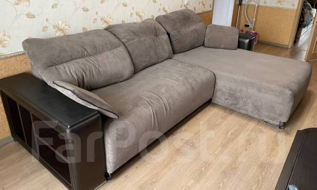 Угловой диван, б/у, в наличии. Цена: 10 000₽ во Владивостоке