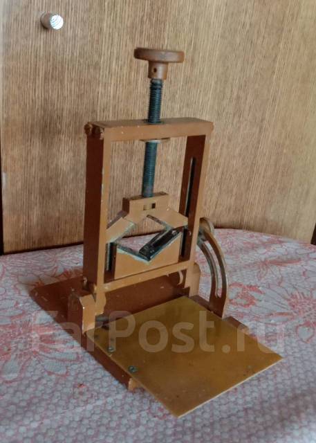 Пресс настольный винтовой СССР, б/у, в наличии. Цена: 9 500₽ во ...
