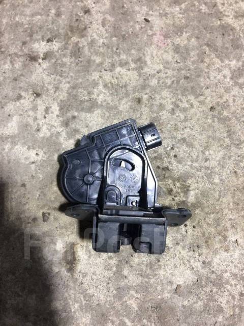 Замок багажника Toyota Prius Alpha ZVW40 купить в Иркутске по цене: 2 ...