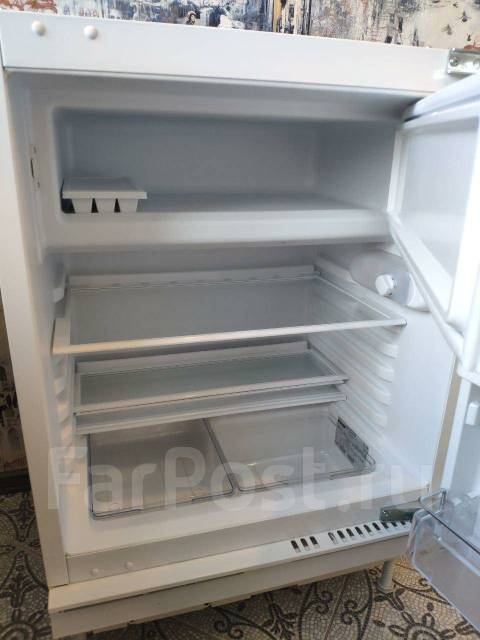 Холодильник встраиваемый Whirlpool, б/у, в наличии. Цена: 18 000₽ в Артеме