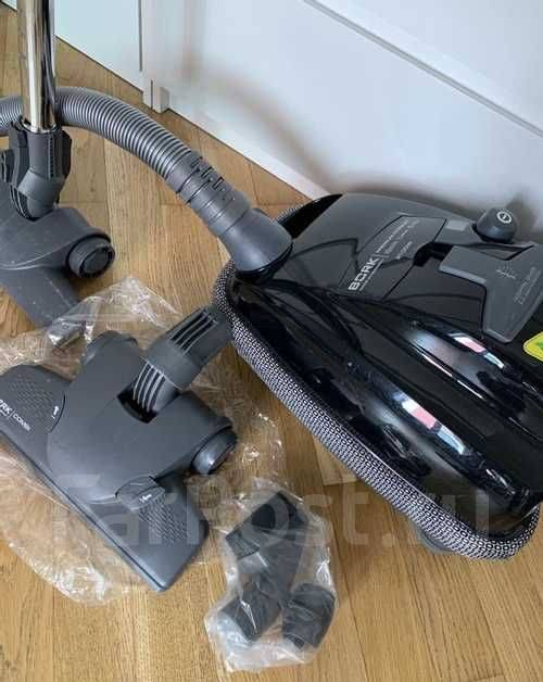 Пылесос BORK V703 Мощность 2100 ват, состояние новой вещи - Пылесосы во Владивостоке