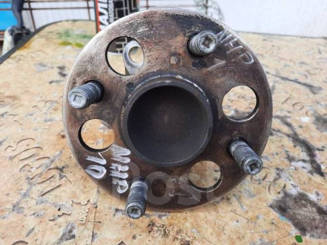 Ступица Toyota Aqua 4245052060 NHP10, задняя правая купить во ...