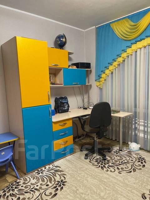 Школьный уголок, б/у, в наличии. Цена: 7 000₽ во Владивостоке
